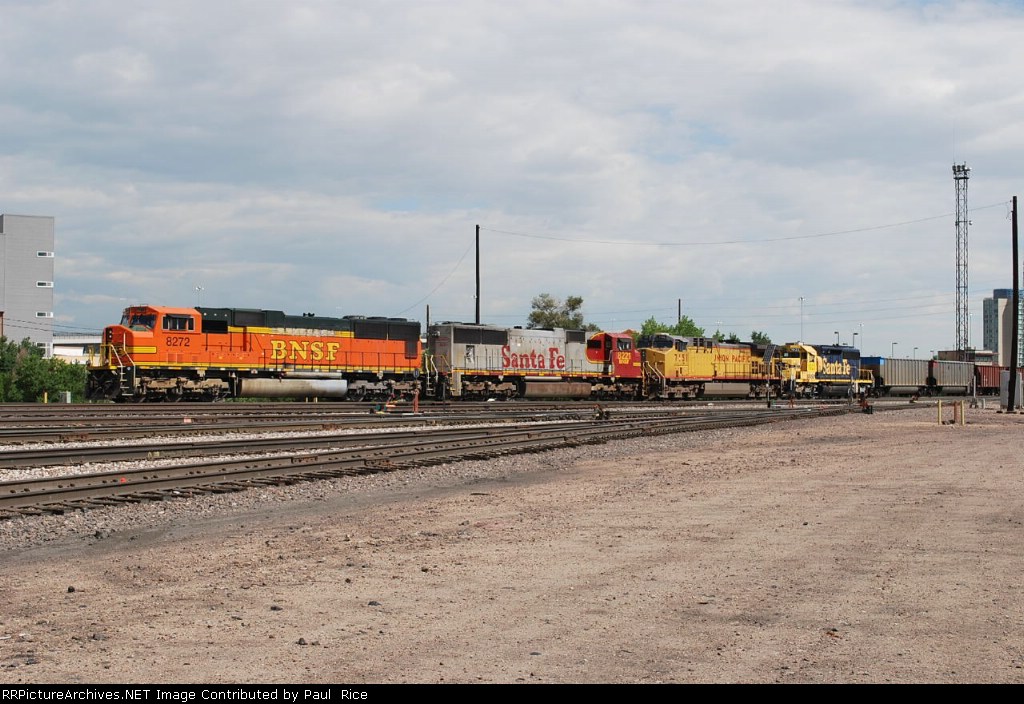 BNSF 8272, BNSF 8221, UP 7151 & BNSF 1923 Head South Out Of The Denver Yard